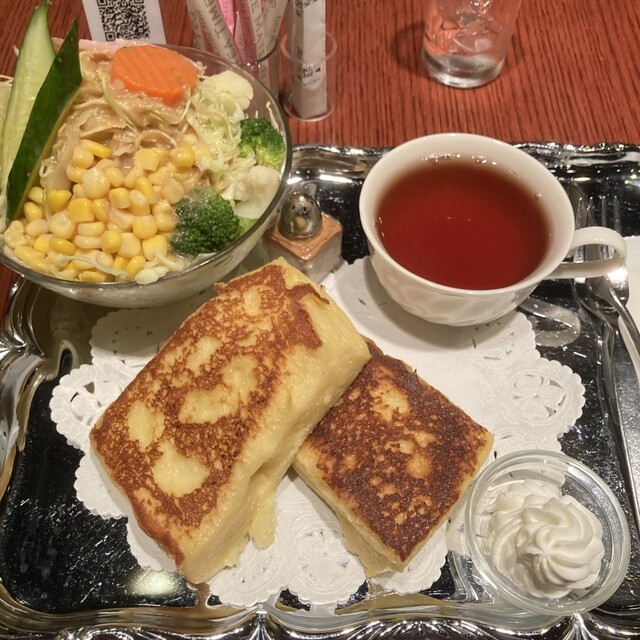 『お気に入りのとろける絶品フレンチトースト』by natuuu : CAFE AALIYA （カフェ アリヤ） - 新宿三丁目/カフェ [食べログ]