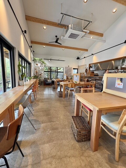 カフェアンドスペーストイロ （Cafe and Space TOIRO） - 中根/カフェ | 食べログ