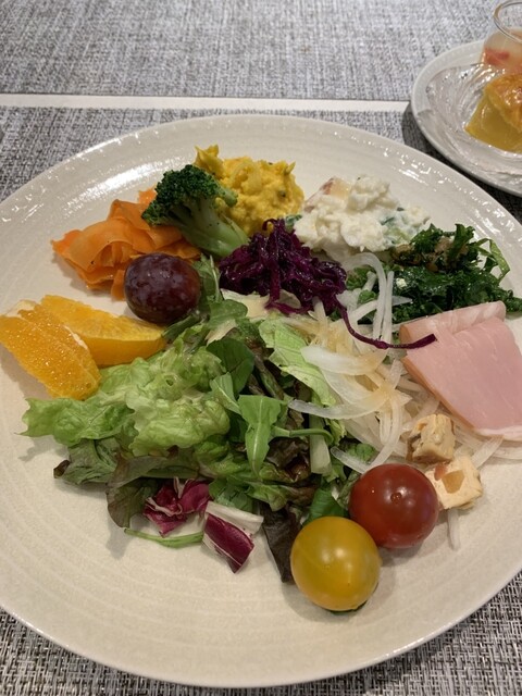 選べるメイン6種とハーフブュッフェ 2,000円〜 』by ＊GなDish＊ : MODISH 札幌 - 狸小路/ダイニングバー [食べログ]