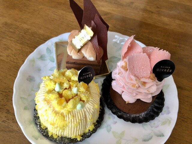 『ミモザの似合うパティスリー ️』by bigstone-319 : MAISON GIVRÉE （メゾン ジブレー） - 中央林間/ケーキ [食べログ]