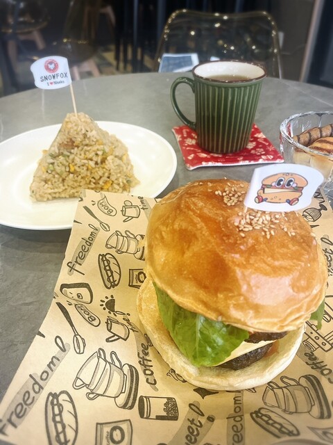 写真 : Snowfox Fastfood （スノーフォックス ファストフード） - 倶知安/レストラン | 食べログ