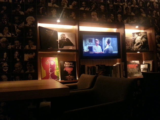 内観写真 : バー・バックヤード （Bar BACKYARD） - 表参道/バー | 食べログ