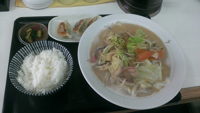 『ちゃんぽん餃子定食800円。餃子美味しい\(^o^)／ちゃんぽんスープは波々です。』by HARU777 : 佐藤のちゃんぽん - 健軍町 ...