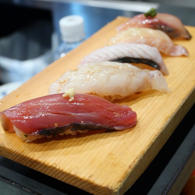 立喰い寿司 魚椿 本通南店 - 本通/立ち食い寿司 | 食べログ