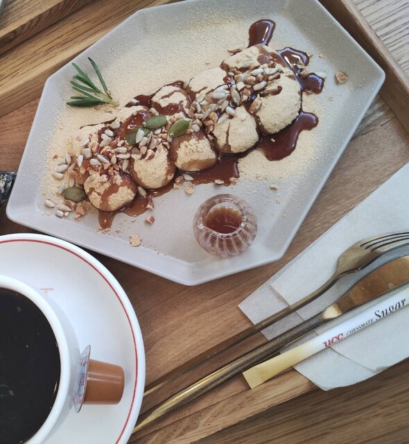 BOM CAFE （ボムカフェ） - 新大久保/カフェ | 食べログ