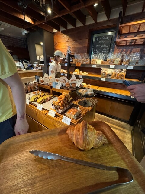 『その街に馴染むパン屋『ブレッドワークス』』by gozeera : breadworks 表参道 - 表参道/パン [食べログ]