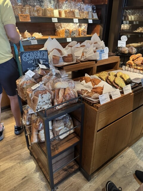 『その街に馴染むパン屋『ブレッドワークス』』by gozeera : breadworks 表参道 - 表参道/パン [食べログ]