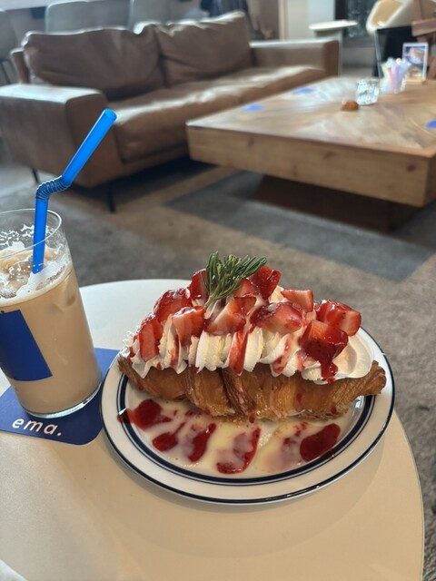 SHISHA CAFE ema. （シーシャ カフェ エマ） - 新宿/カフェ | 食べログ