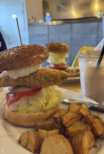 by coconut68 : Overcook Burger Bar - 代田橋/ハンバーガー [食べログ]