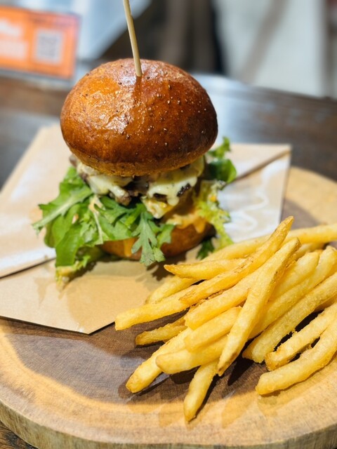 BOMBER BURGER （ボンバー バーガー） - 広瀬通/ハンバーガー | 食べログ