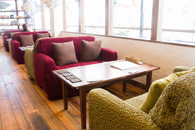 座席 : maroon cafe （マルーンカフェ【旧店名】夜CAFÉ9） - 雑餉隈/カフェ | 食べログ