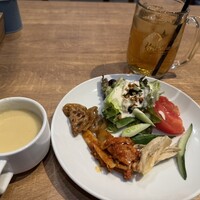 『サラダバー美味しい』by okapyon : イタリアンレストラン＆カフェ KAMAMARU （カママル） - 大塚駅前/イタリアン [食べログ]