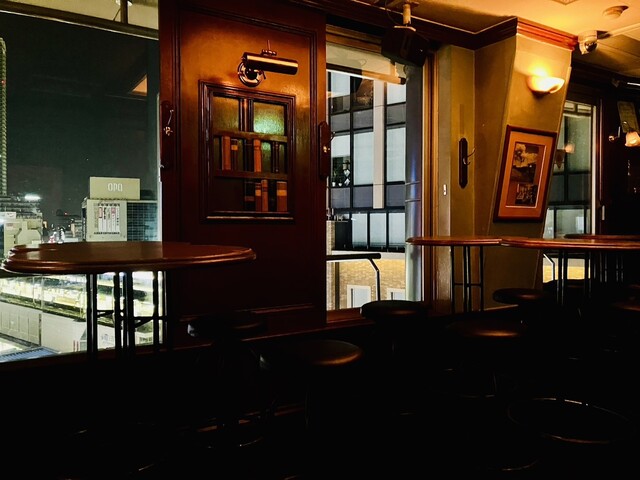 座席 : TRAD BAR ESPRIT 三宮店8F - 三宮（神戸市営）/バー | 食べログ