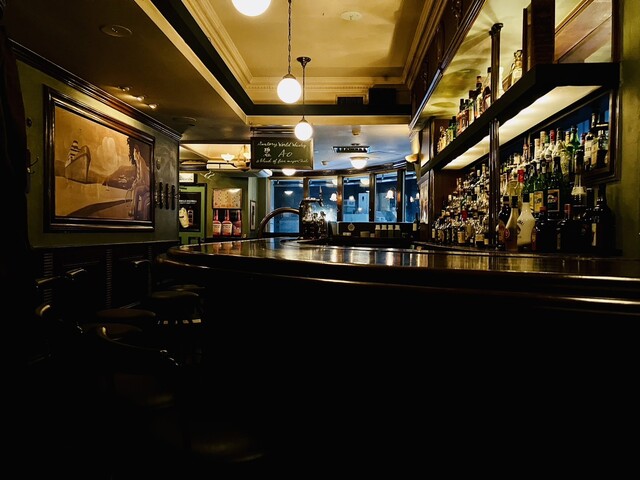 座席 : TRAD BAR ESPRIT 三宮店8F - 三宮（神戸市営）/バー | 食べログ