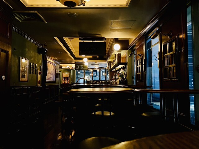 座席 : TRAD BAR ESPRIT 三宮店8F - 三宮（神戸市営）/バー | 食べログ