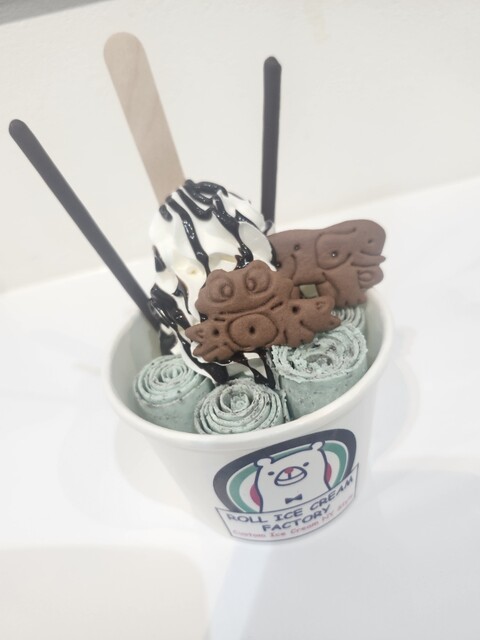 ROLL ICE CREAM FACTORY 池袋東口店 （ロール アイス クリーム ファクトリー） - 池袋/ジェラート・アイスクリーム ...