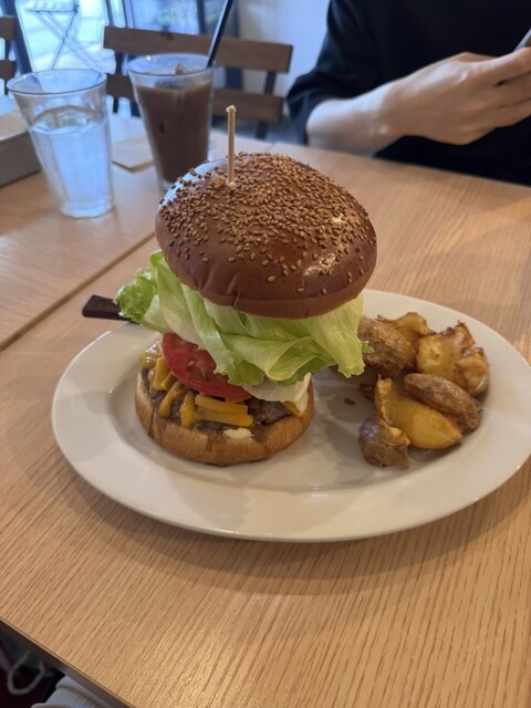 具だくさん！理想のクラシックバーガー/』by わかぐるめ : Overcook Burger Bar - 代田橋/ハンバーガー [食べログ]
