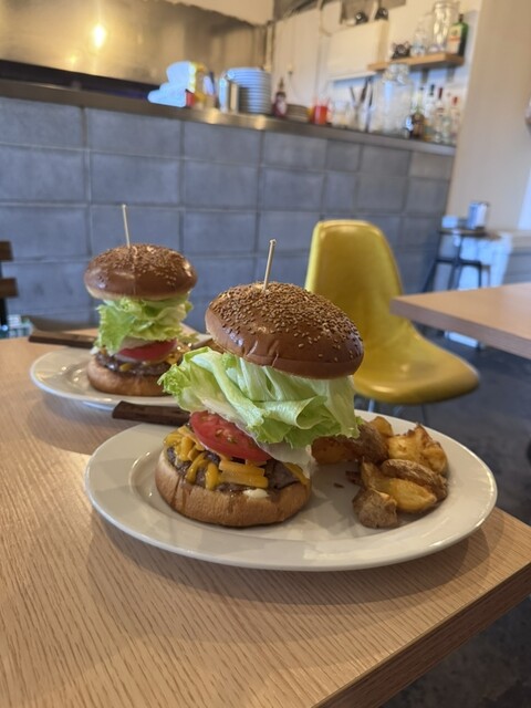 具だくさん！理想のクラシックバーガー/』by わかぐるめ : Overcook Burger Bar - 代田橋/ハンバーガー [食べログ]