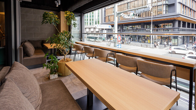 Seats : Tea Lounge ISOLA - Shijo/Cafe | Tabelog