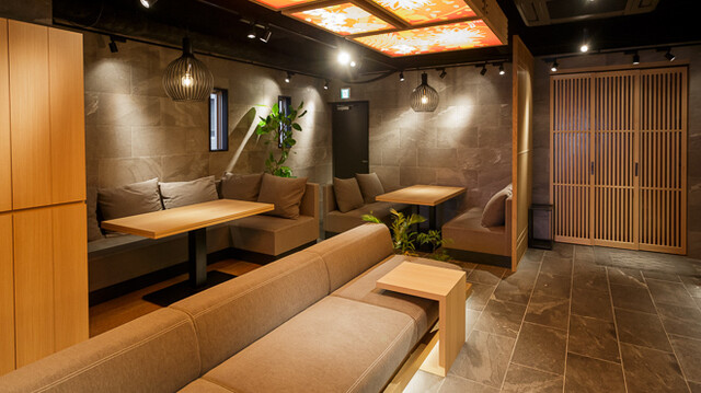 Seats : Tea Lounge ISOLA - Shijo/Cafe | Tabelog