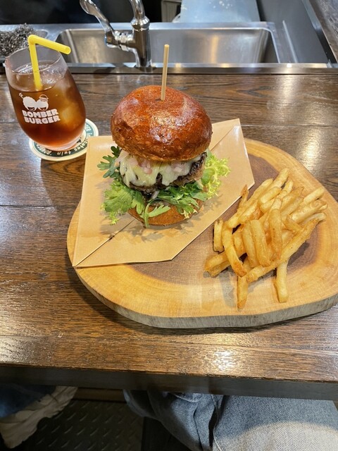 BOMBER BURGER （ボンバー バーガー） - 広瀬通/ハンバーガー | 食べログ