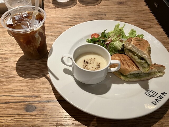 Bunshin Robot Cafe DAWN ver.β - Shin Nihombashi/Cafe | Tabelog