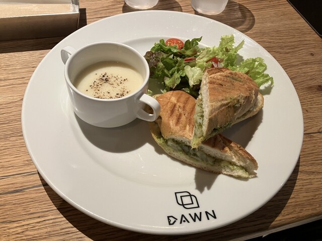 Bunshin Robot Cafe DAWN ver.β - Shin Nihombashi/Cafe | Tabelog