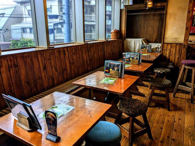 座席 : アイリッシュパブ ザ クルーラカーン （Irish Pub The Cluracan） - 中野/パブ | 食べログ