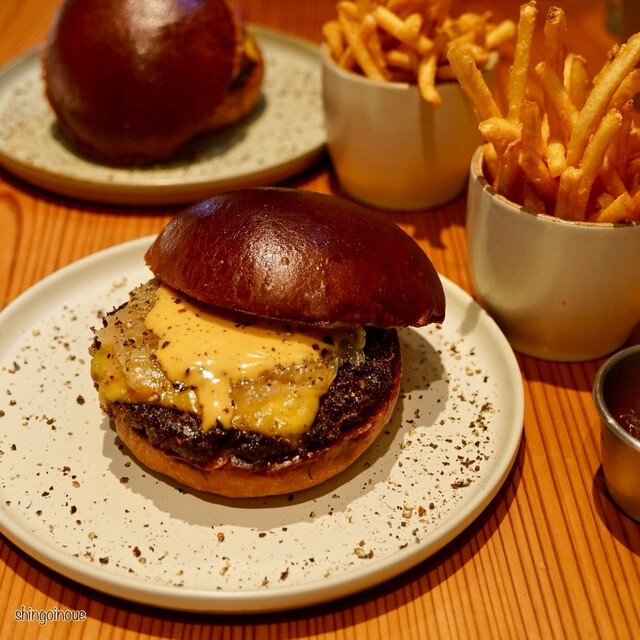 Gui's Burger by Humans of Wagyu （ギーズバーガー） - 芦屋（阪神）/ハンバーガー | 食べログ