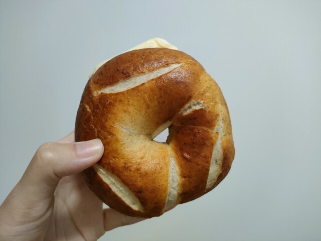 『とにかくもちもちしっとりのベーグル！』by むすめっこマアヤ : CHEERS BAGEL - 武蔵小金井/ベーグル [食べログ]