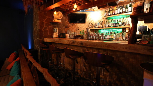 座席 : Hideout Bar Ombak （オンバ） - 新橋/バー | 食べログ