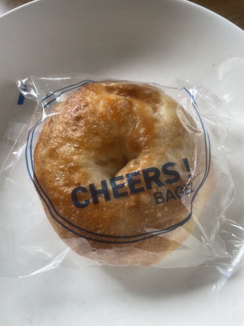 『バター感じられる塩バター生ベーグルはオススメ』by モトダイ : CHEERS BAGEL - 武蔵小金井/ベーグル [食べログ]