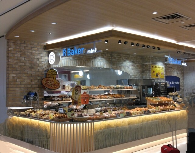 R Baker mini キュービックプラザ新横浜店 - 新横浜/パン | 食べログ
