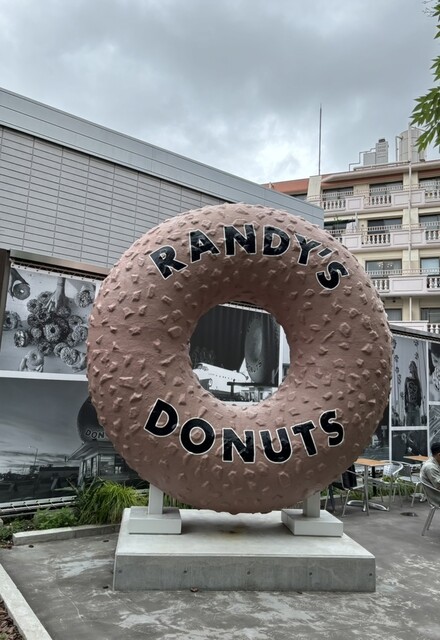 『見た目とサイズに驚き』by ぽーらちゃん : Randy’s Donuts 渋谷代官山店 - 代官山/ドーナツ [食べログ]
