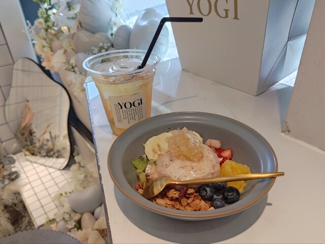 YOGI GREEKYOGURT& ACAI 代官山店 （ヨギ グリークヨーグルトアンドアサイ-） - 代官山/スイーツ | 食べログ