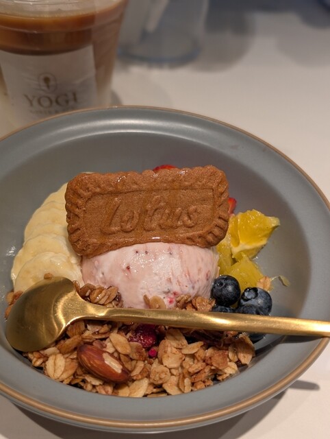 YOGI GREEKYOGURT& ACAI 代官山店 （ヨギ グリークヨーグルトアンドアサイ-） - 代官山/スイーツ | 食べログ