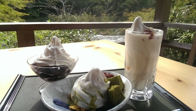 『香嵐渓の渓流が見渡せる、川のせせらぎが心地良いカフェ♪』by 食いしん坊☆モー汰 : 堅香子 （カタカゴ） - 豊田市その他/カフェ [食べログ]