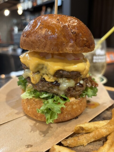 BOMBER BURGER （ボンバー バーガー） - 広瀬通/ハンバーガー | 食べログ