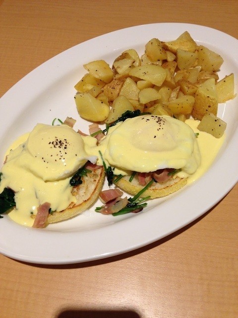 『パンケーキも良いけどお肉もね( ´∀`)b』by humptydumpty3 : エッグスンシングス 神戸ハーバーランド店 （Eggs'n ...