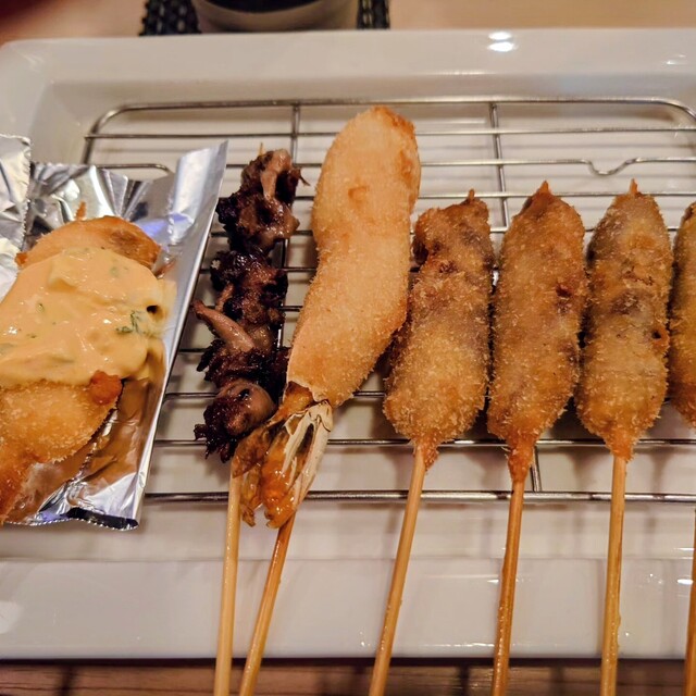 『長堀橋の串揚げ屋』by のり18263 : 心斎橋の美味しい串カツ あげてんかっ！ 本店 - 長堀橋/串揚げ [食べログ]