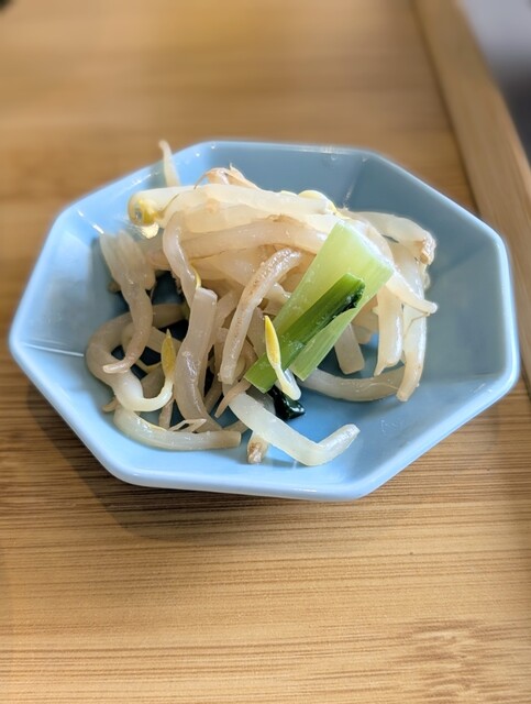 『まだ OPEN ひと月未満の新店にてランチ アジフライは厚みがありふんわり、小鉢3点も良く、何よりご飯が美味しい とてもコスパ良い穴場なお店 ...