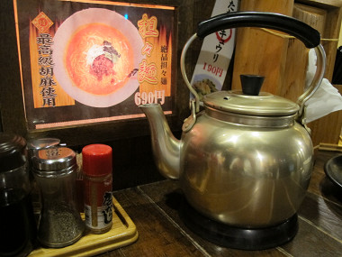 内観写真 : 麺飯食堂 八右衛門 （メンハンショクドウハチエモン） - 田端/ラーメン | 食べログ