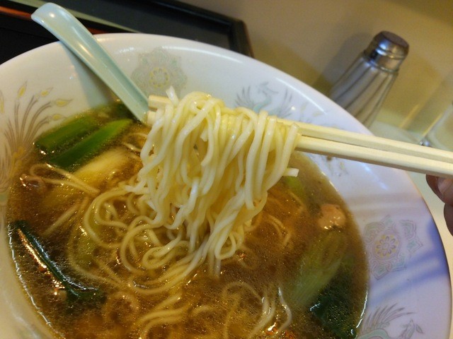 料理写真 : 餃子飯店 （地鶏ラーメン,鶏ネギラーメン） - 大分/ラーメン [食べログ]