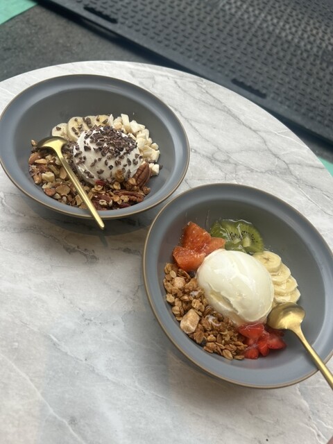 YOGI GREEKYOGURT& ACAI 代官山店 （ヨギ グリークヨーグルトアンドアサイ-） - 代官山/スイーツ | 食べログ