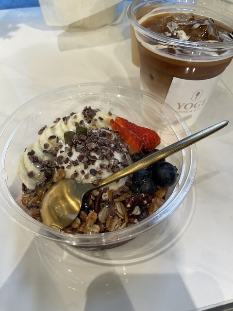 YOGI GREEKYOGURT& ACAI 代官山店 （ヨギ グリークヨーグルトアンドアサイ-） - 代官山/スイーツ | 食べログ