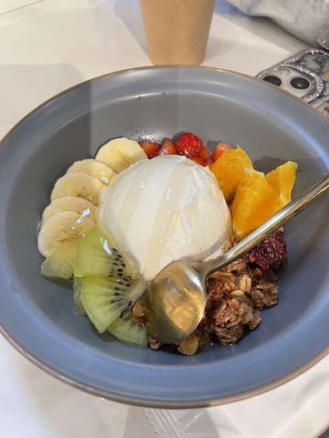 YOGI GREEKYOGURT& ACAI 代官山店 （ヨギ グリークヨーグルトアンドアサイ-） - 代官山/スイーツ | 食べログ