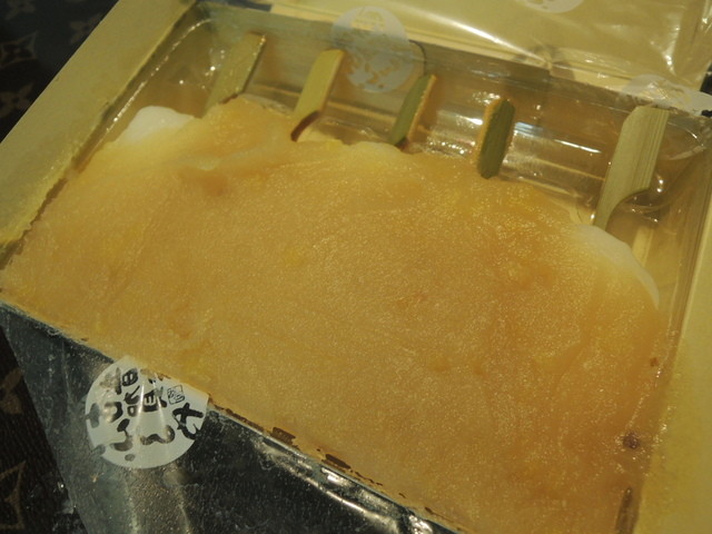 『日持ち1日の黒胡麻ぎっしり団子！』by うまのあ : ふるや古賀音庵 ecute品川店 （ふるやこがねあん） - 品川/和菓子 [食べログ]