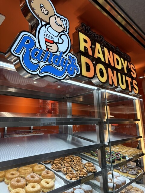 『見た目がカラフルで可愛い話題のお店』by まななん0909 : Randy’s Donuts 新宿イイトルミネ店 - 新宿/ドーナツ [食べログ]