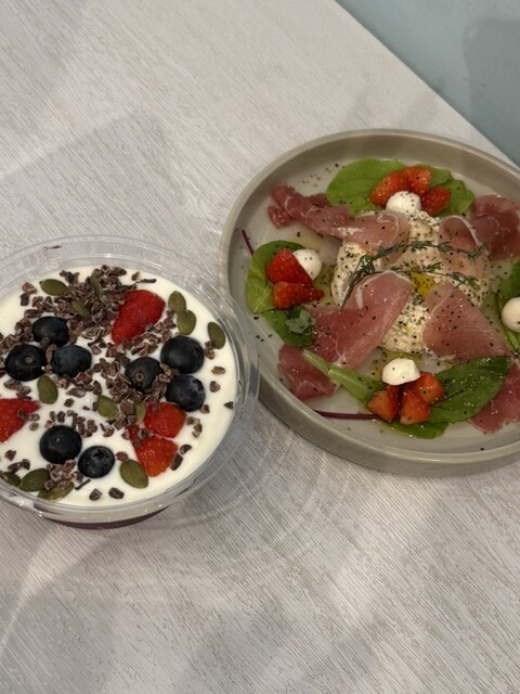 YOGI GREEKYOGURT& ACAI 代官山店 （ヨギ グリークヨーグルトアンドアサイ-） - 代官山/スイーツ | 食べログ