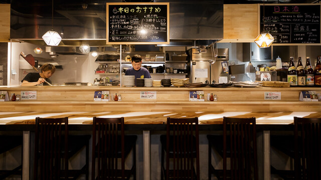 座席 : 炭焼き 時みち （【旧店名】炭火焼鳥 時みち） - 難波（南海）/焼き鳥 | 食べログ